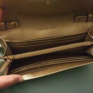 Michael Kors | Bags | Michael Kors Crossbody Wallet | Poshmark